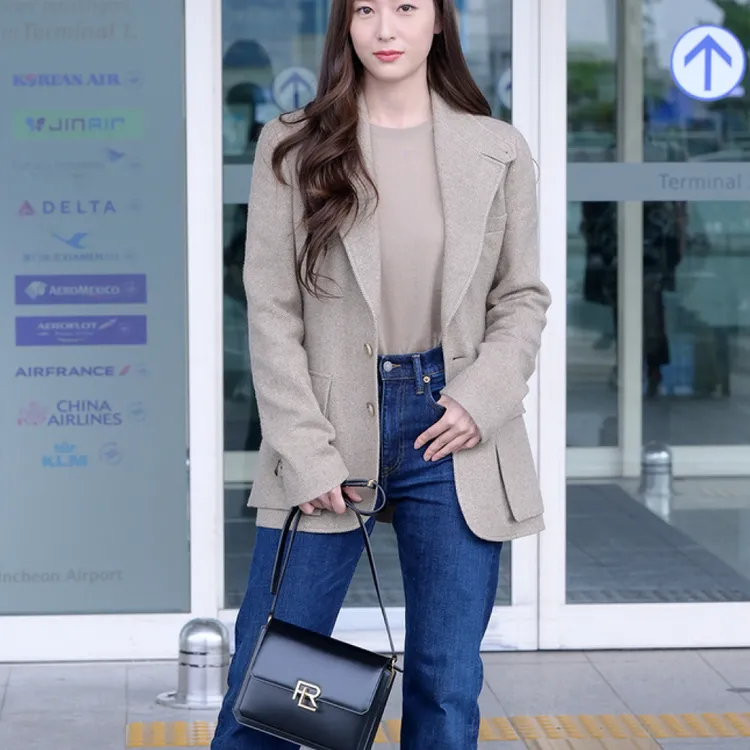 Content 크리스탈 공항패션 랄프로렌 자켓·니트·가방 Walaland왈라랜드