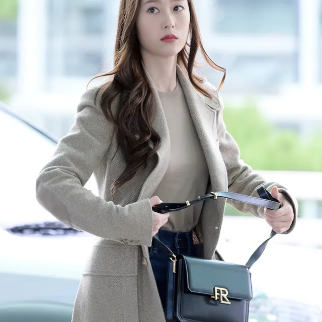 Content 크리스탈 공항패션 랄프로렌 자켓·니트·가방 Walaland왈라랜드